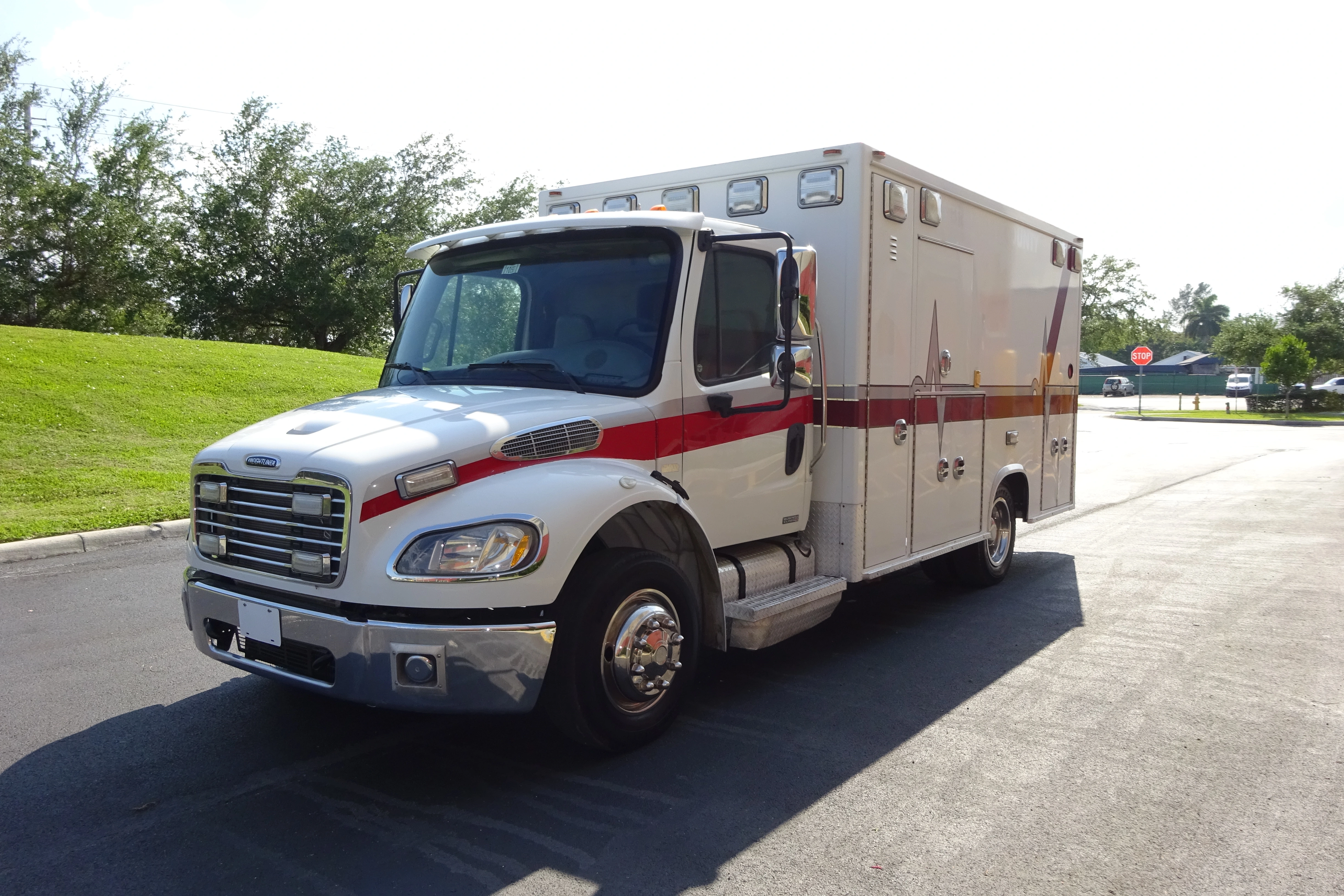 2010 Freightliner Business Class M2 106 Trucks For Sale - Commercial ...