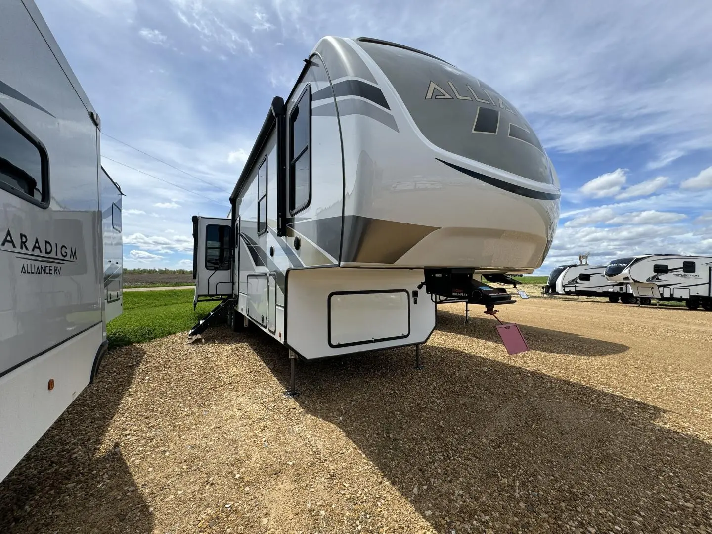 Alliance RV Paradigm 340RL Fifth Wheels For Sale - RV Trader