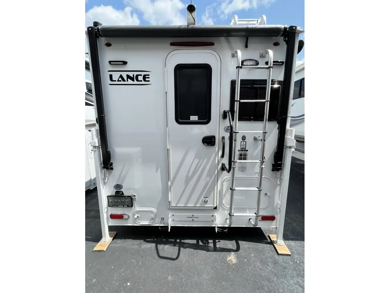 Lance 865 For Sale