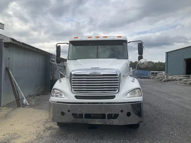 Used 2006 Freightliner Columbia For Sale in East Wareham, MA ...