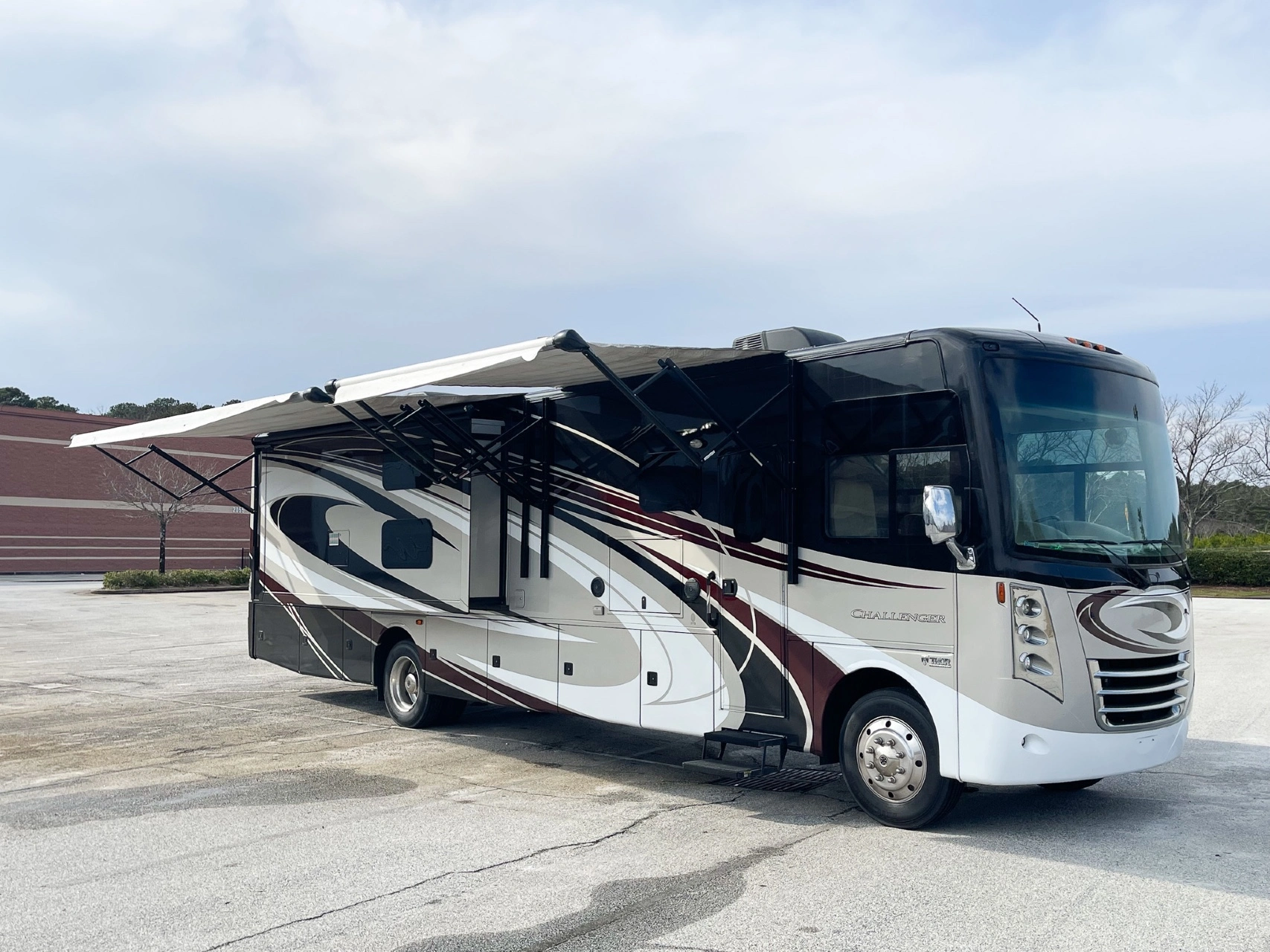 Used 2015-2019 37TB Bunkhouse Challenger For Sale - Thor Motor Coach ...