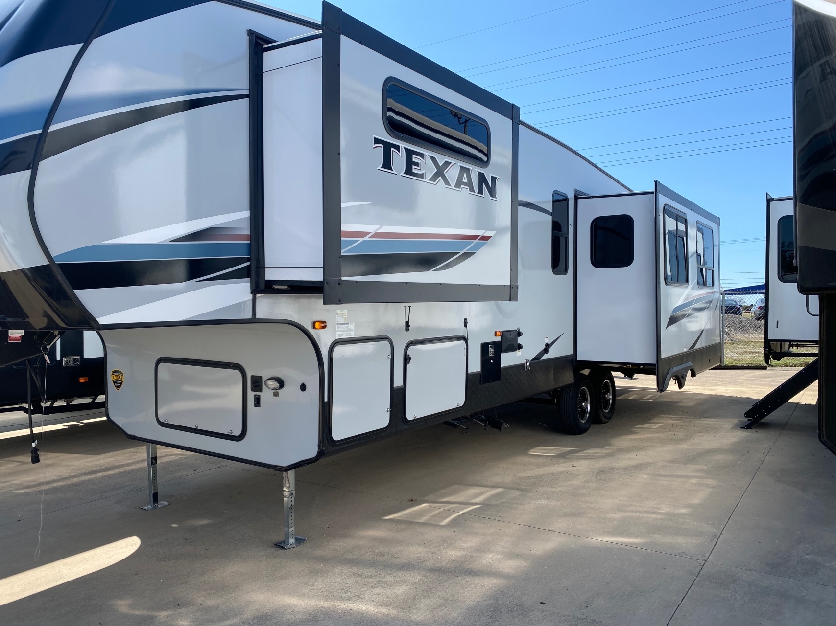 Texan For Sale - Crossroads Fifth Wheel RVs - Fifth Wheels - RV Trader