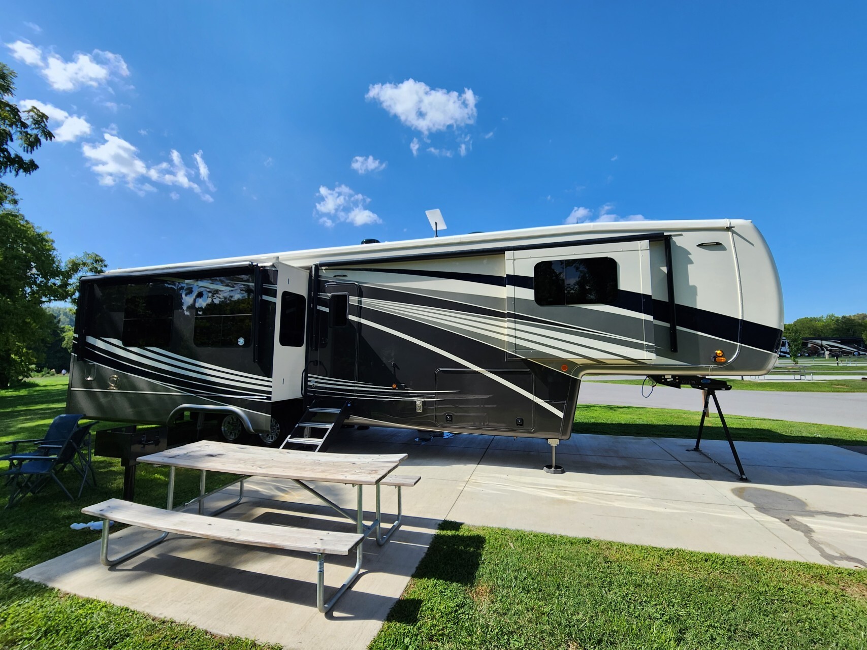 Ragland, KY - 41RKSB4 Mobile Suites For Sale - Drv RVs - RV Trader