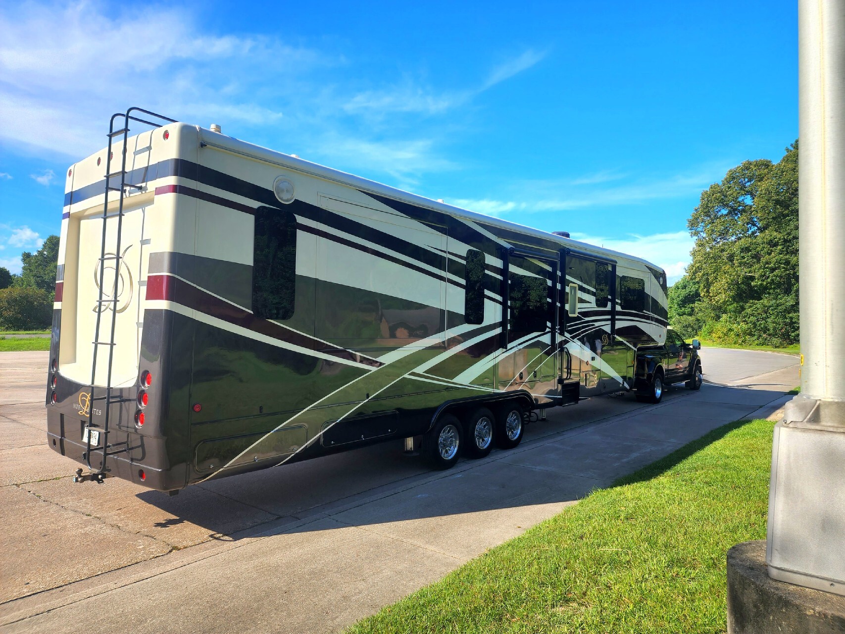 DRV Mobile Suites 44 Nashville RVs For Sale - RV Trader