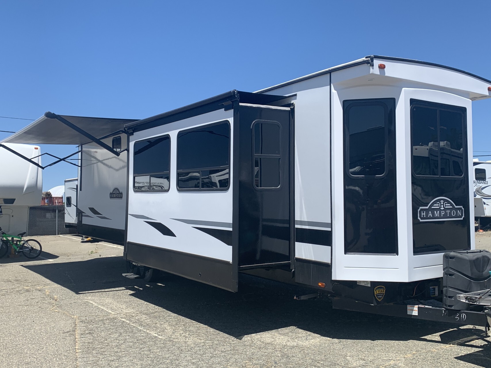 Hampton For Sale - Crossroads Travel Trailer RVs - Travel Trailers - RV ...