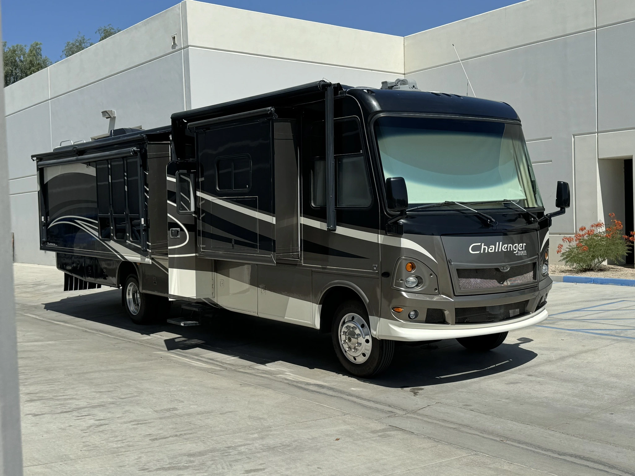 371 Challenger For Sale - Damon RVs - RV Trader