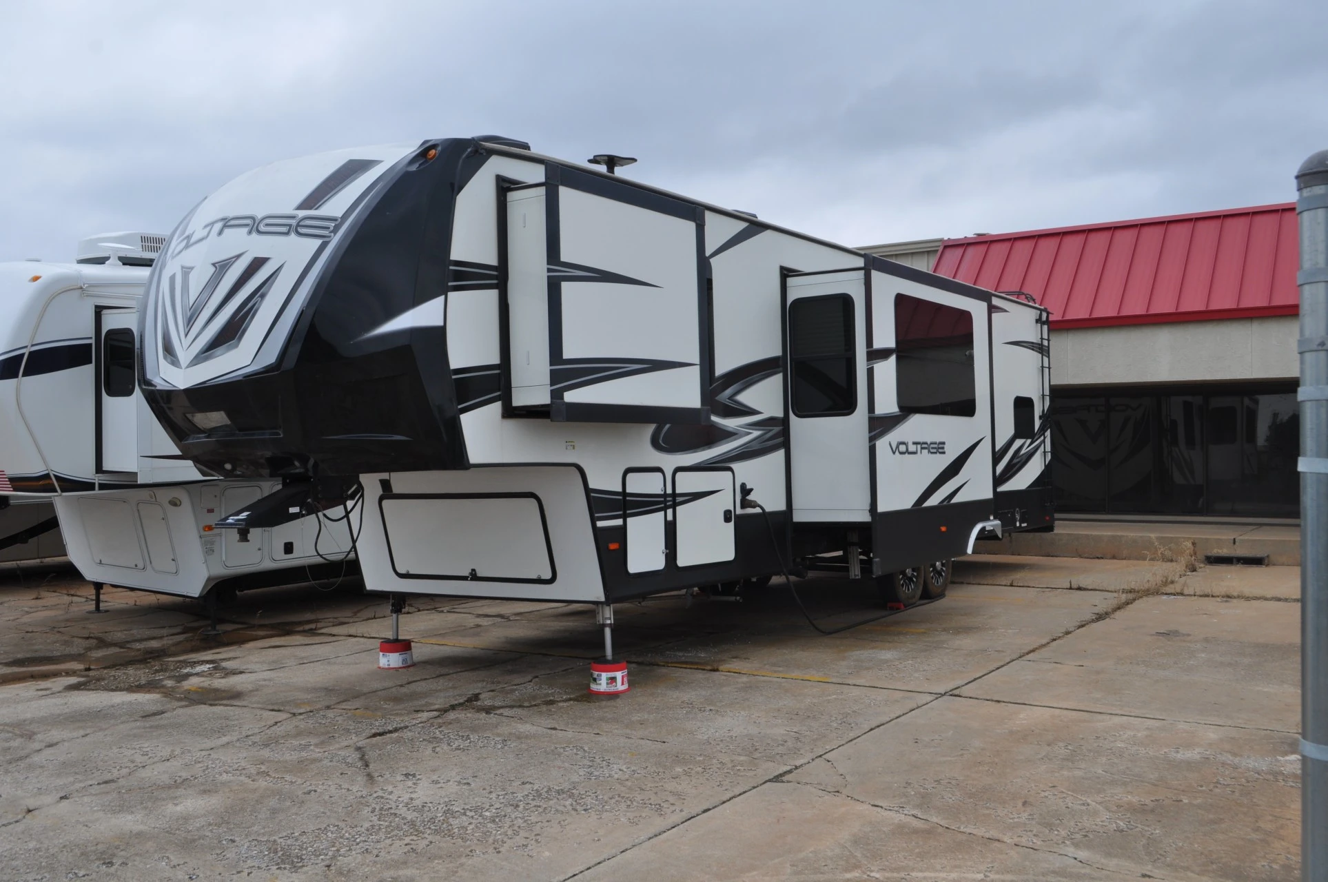 3305 Voltage For Sale - Dutchmen RVs - RV Trader