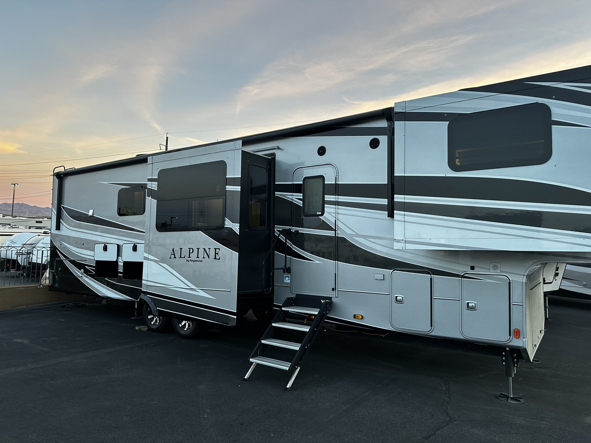 Used 2021 Keystone Alpine in Peoria, AZ - 5032229205 - RV Trader