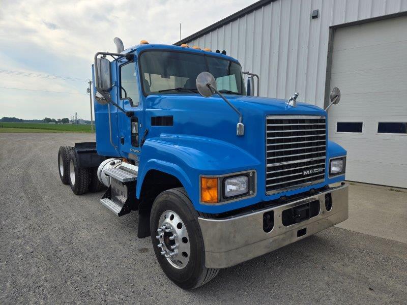 Used 2015 Mack CH613 For Sale in Delta, OH - 5032337590 - Commercial ...