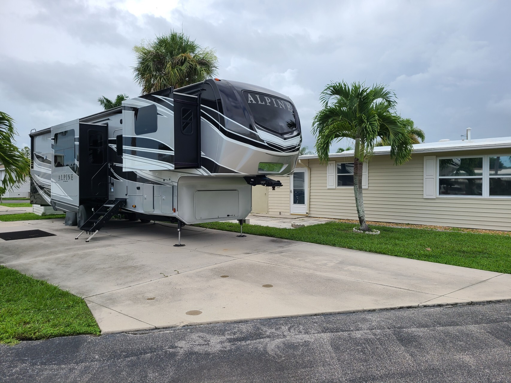 2021 Keystone Alpine 3700FL RVs For Sale - RV Trader