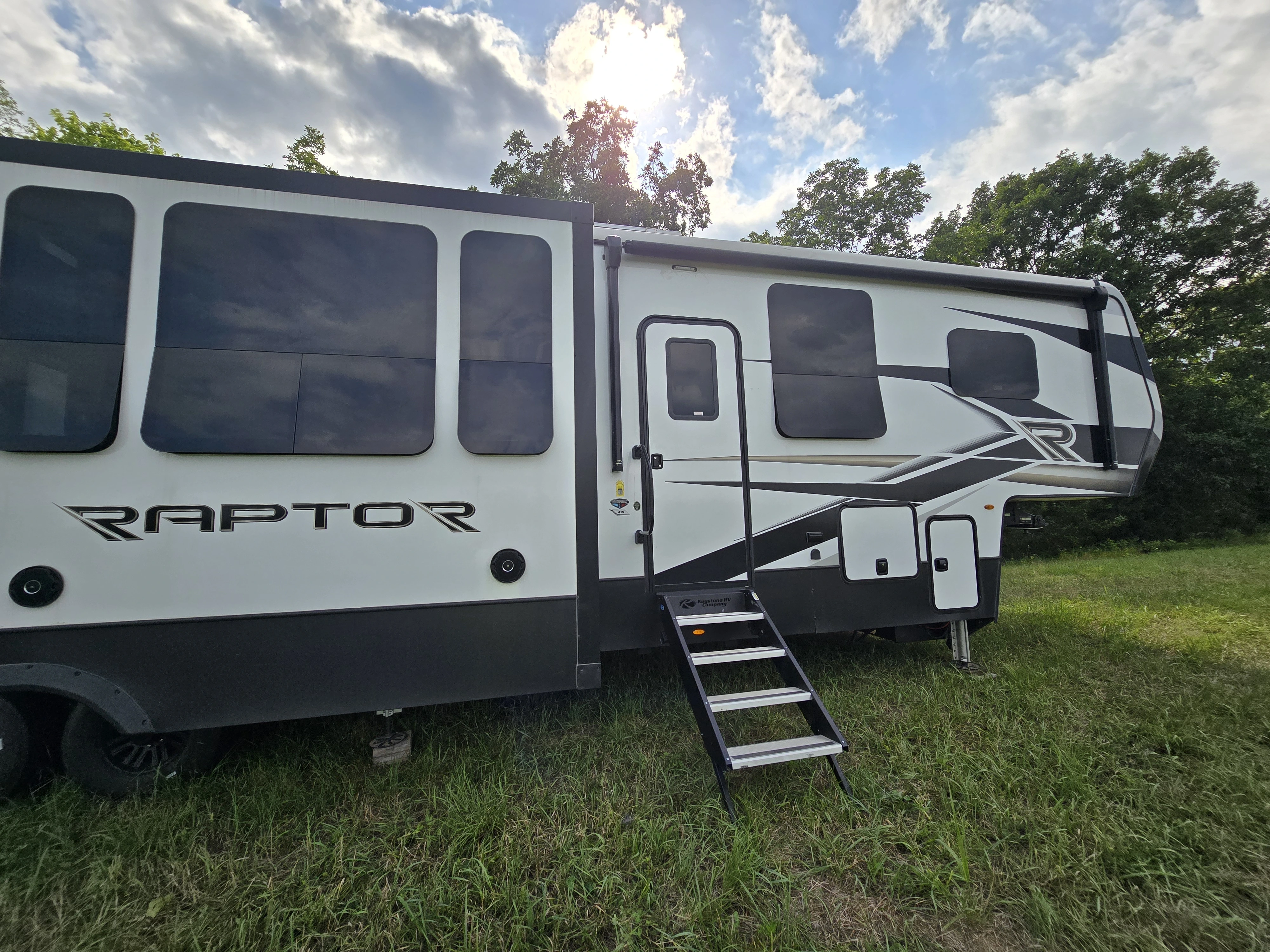 415 Raptor For Sale - Keystone RVs - RV Trader
