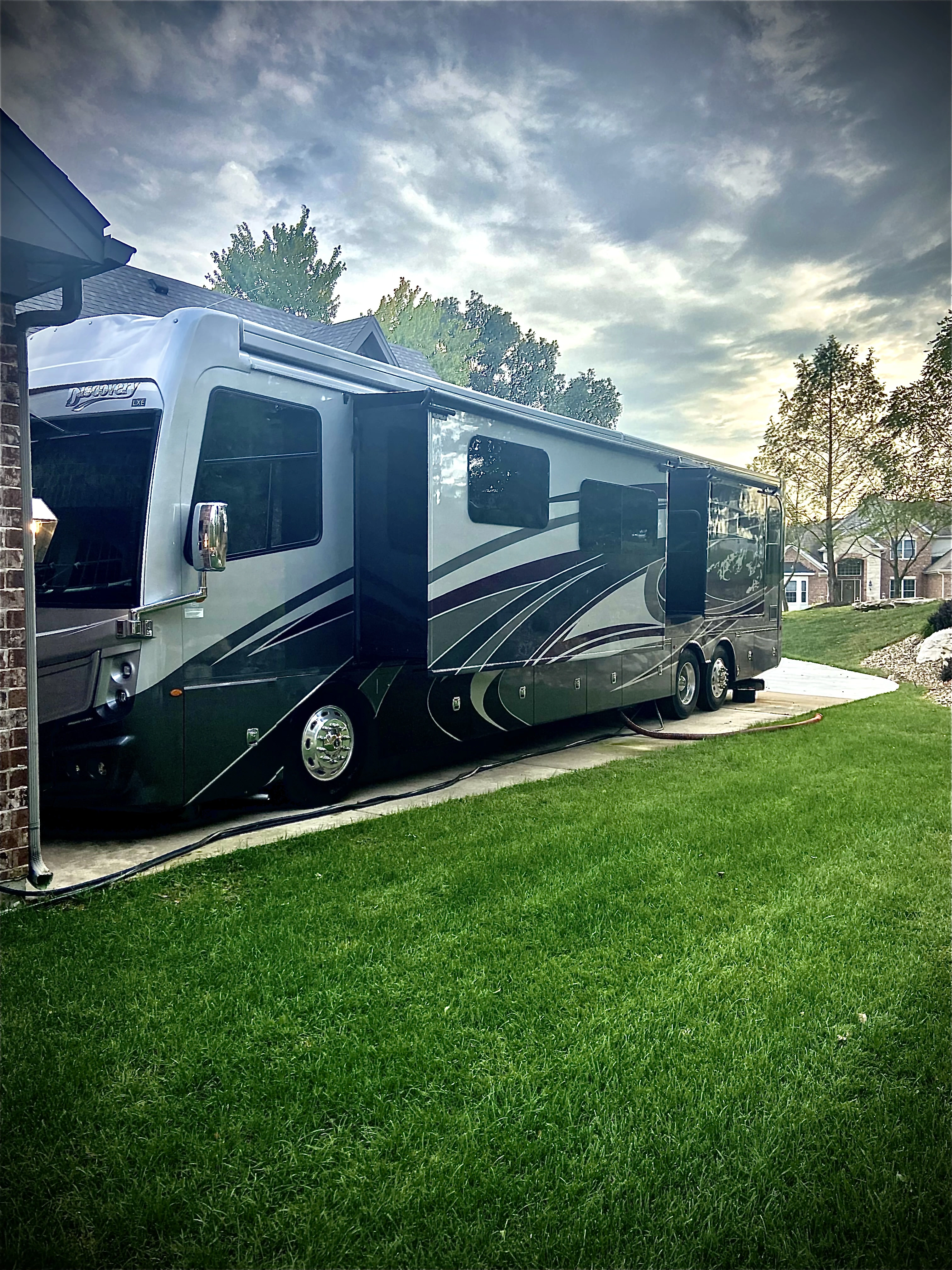 Fleetwood Discovery Lxe 44B RVs For Sale - RV Trader