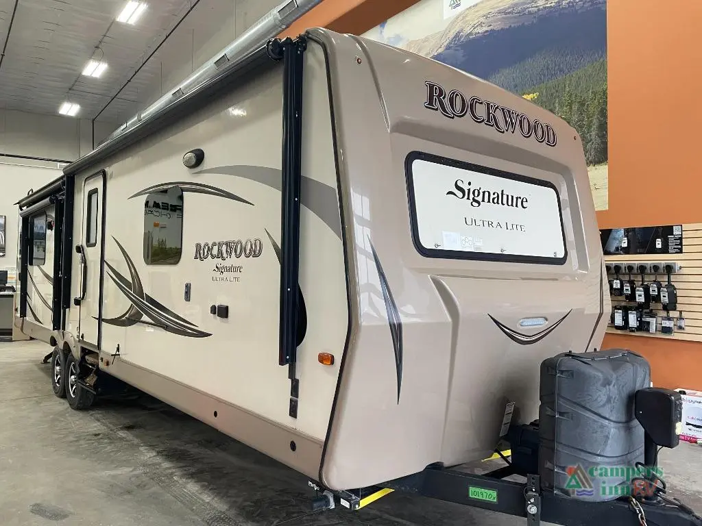 Forest River Rockwood Signature Ultra Lite 8329SS RVs For Sale - RV Trader