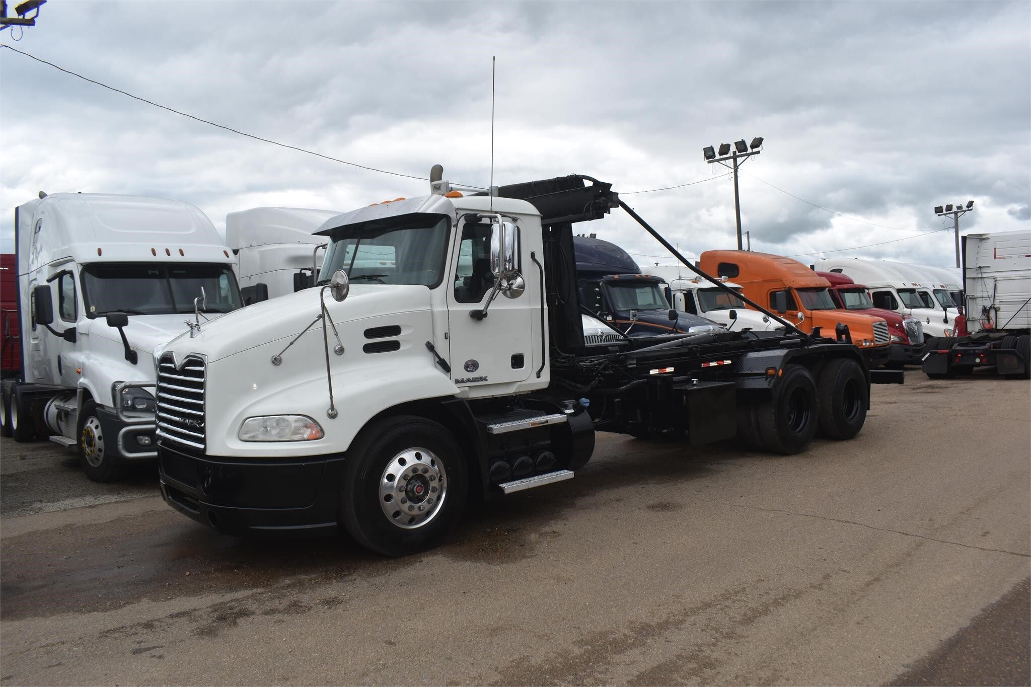 Used 2017 Mack 600 For Sale in Covington, TN - 5032503785 - Commercial ...