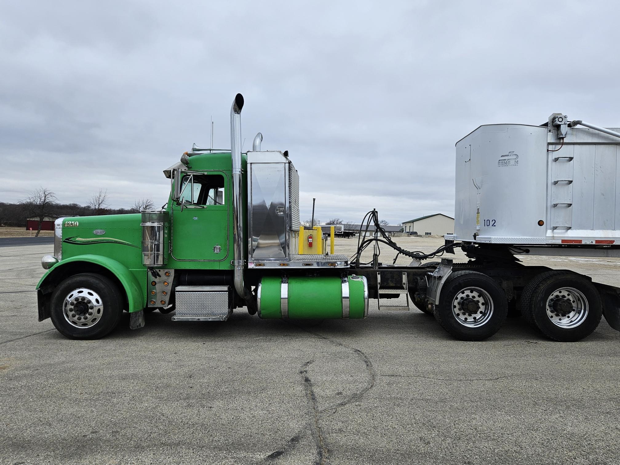 Used 1999 Peterbilt 379 For Sale in Hartford, WI - 5035178942 ...