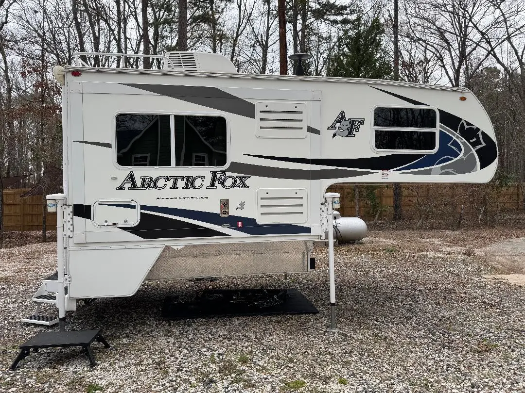 Arctic Fox 811 For Sale