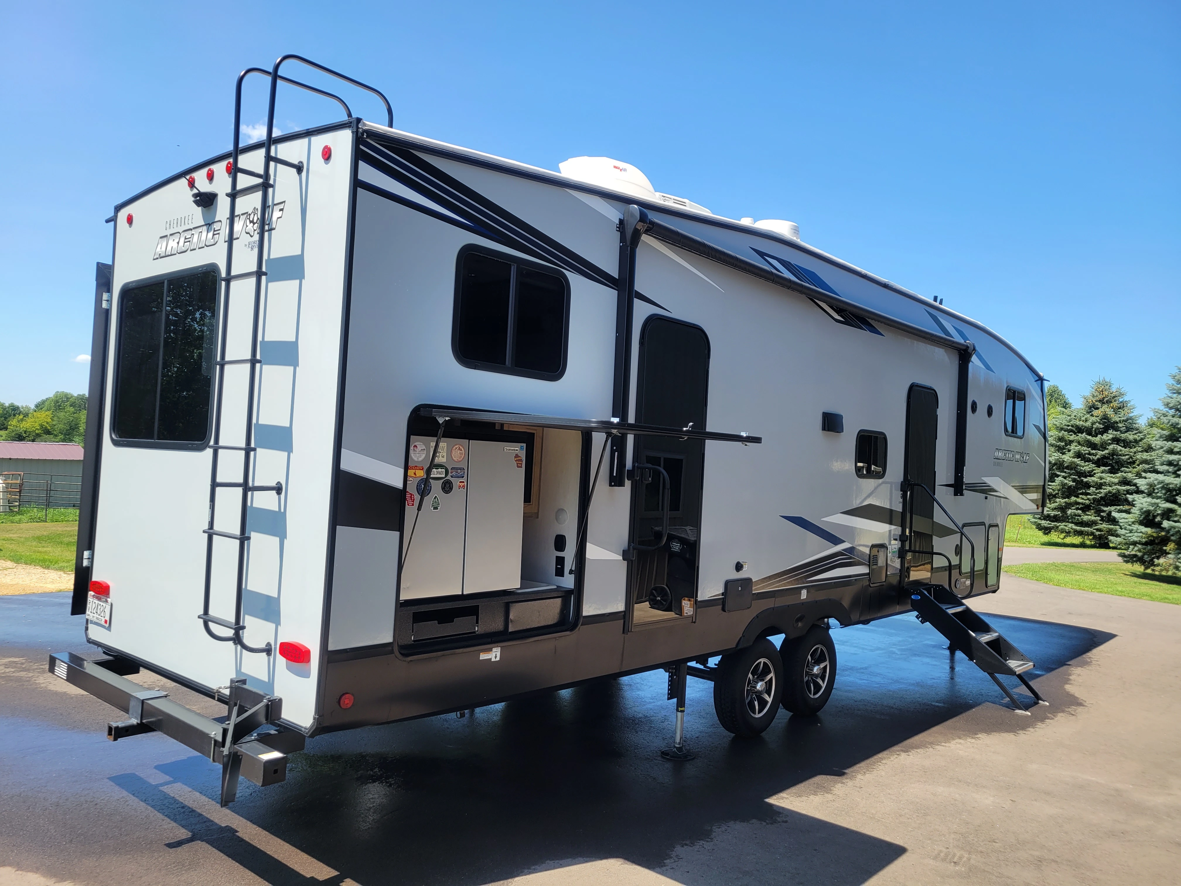 Forest River Cherokee Arctic Wolf 321BH RVs For Sale - RV Trader