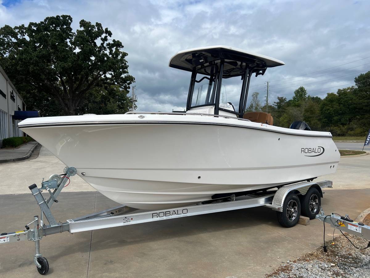 New 2025 Robalo 230 Center Console For Sale in Buford, GA - 5035302053 ...