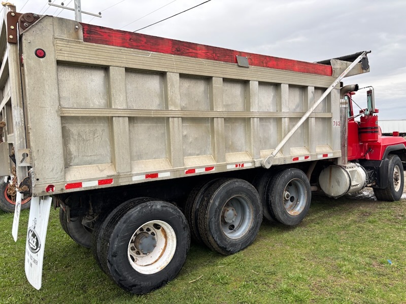 Used 2000 Mack 600 For Sale in Rockford, OH - 5035809396 - Commercial ...