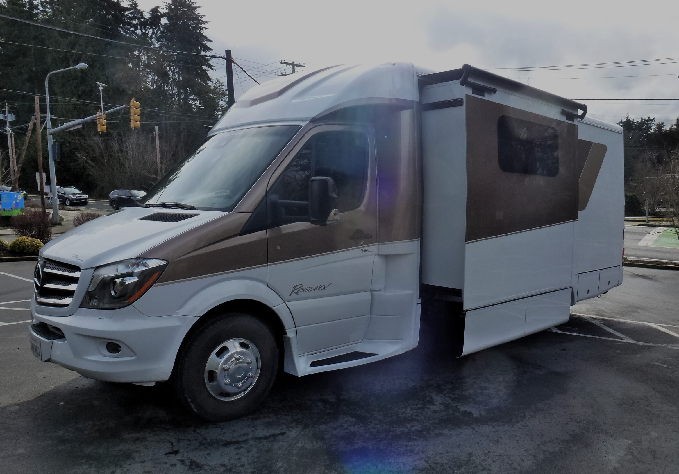 Used 2017 Regency Conversions Ultra Brougham 24mb in Kenmore, WA ...