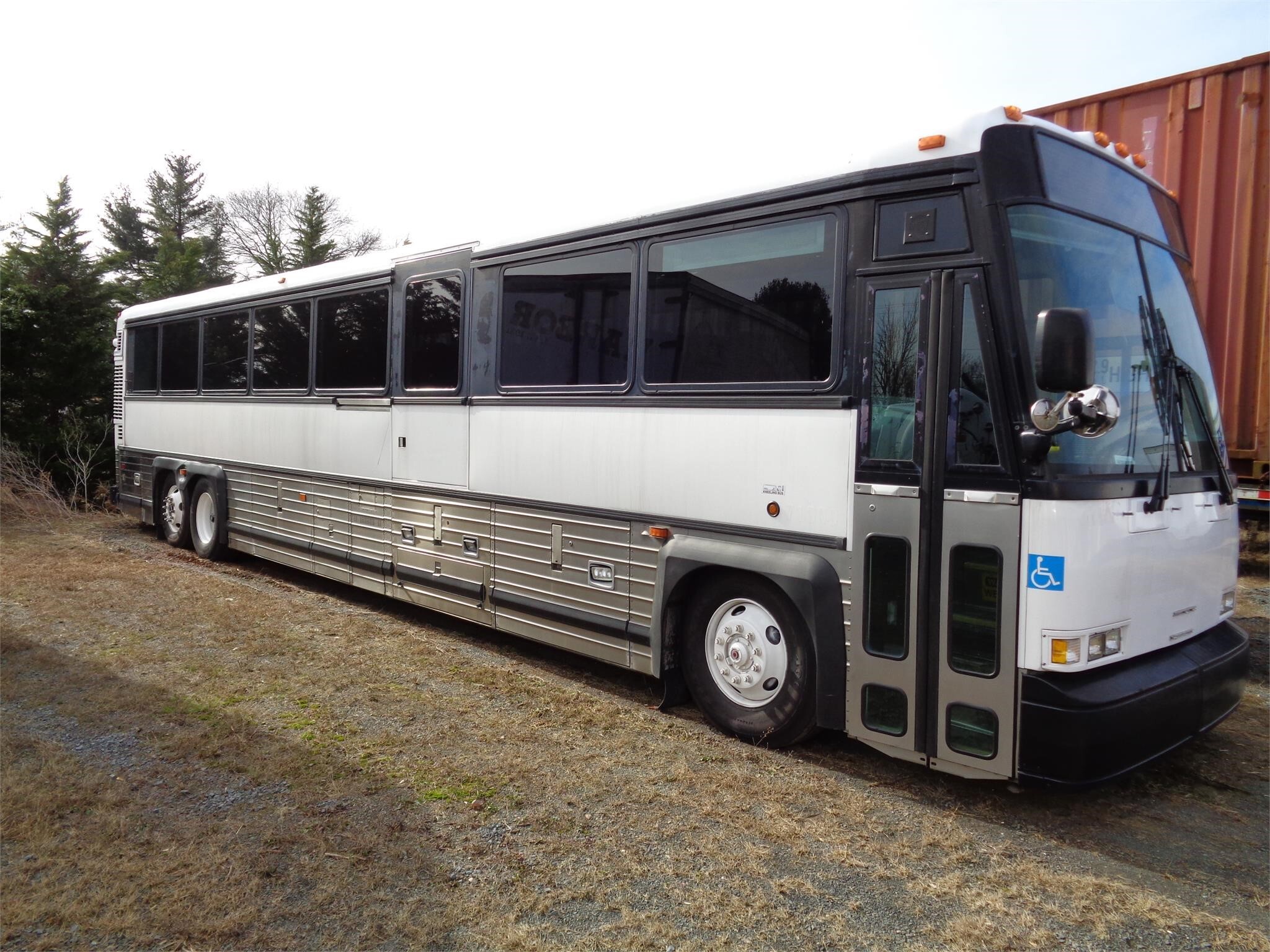 Used 2004 Mci D4500 For Sale in Orange, VA - 5006119054 - Commercial ...