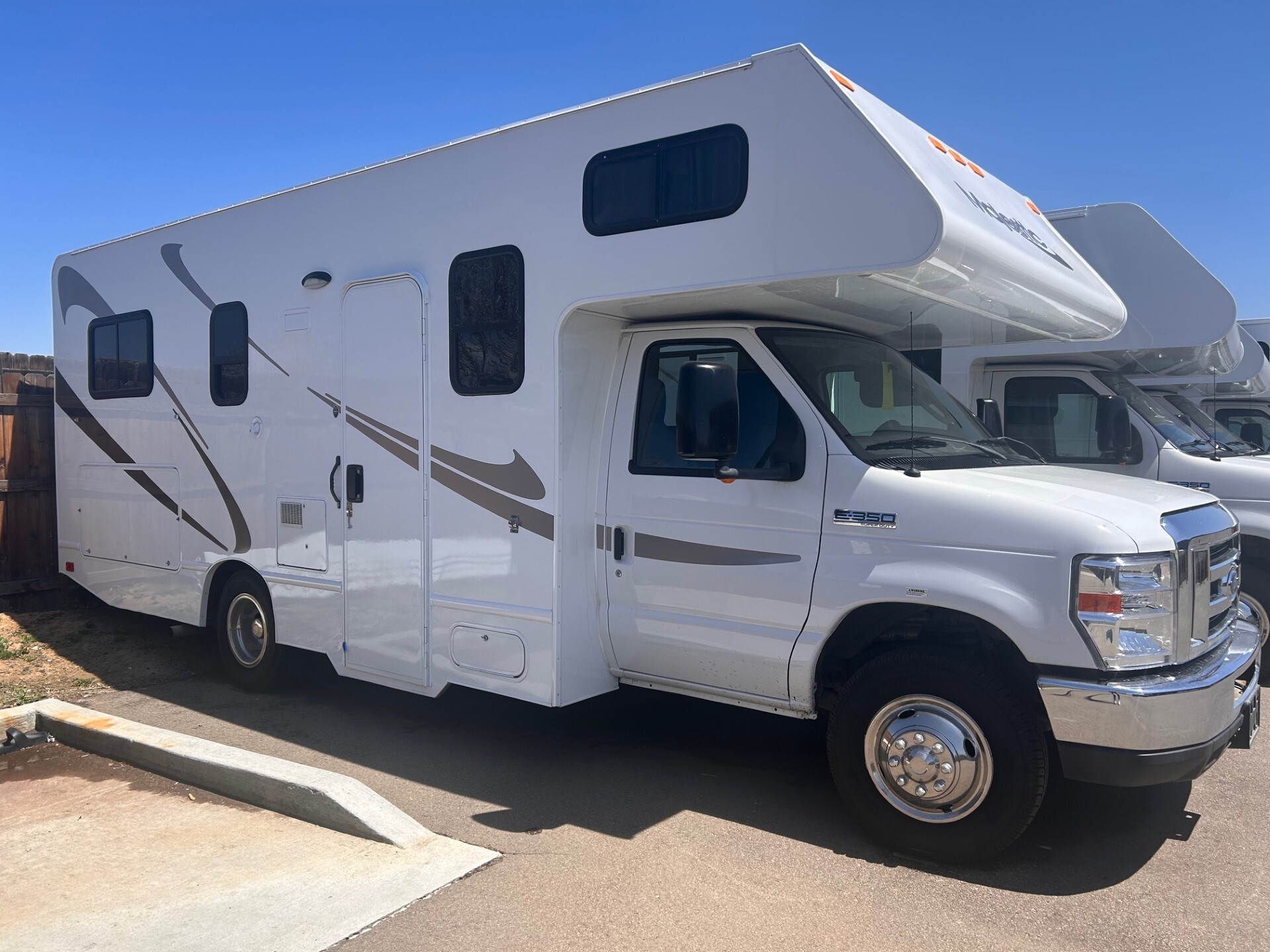 Winnebago Minnie Winnie 325AR Class C RVs and Motorhomes for sale - RV ...