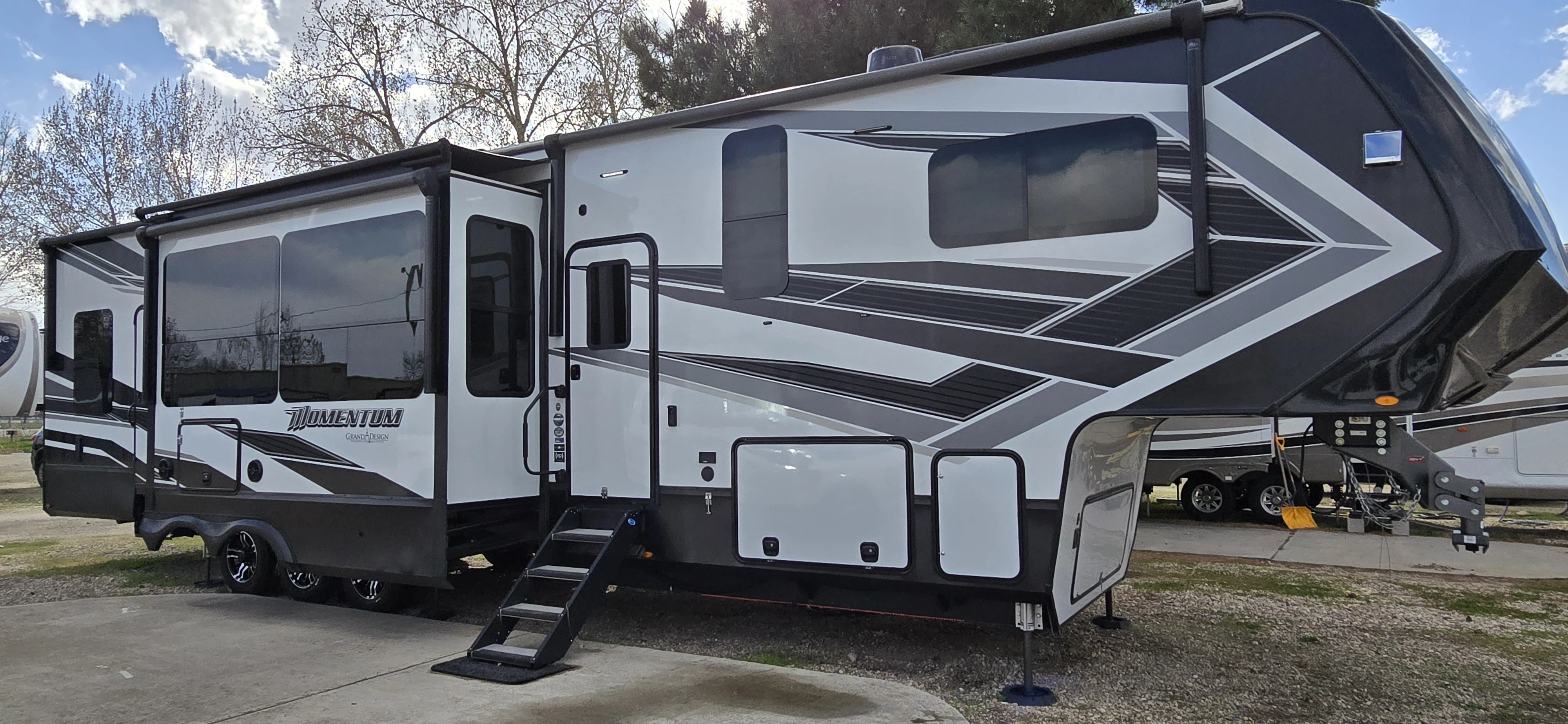 Grand Design Momentum 397TH RVs For Sale - RV Trader