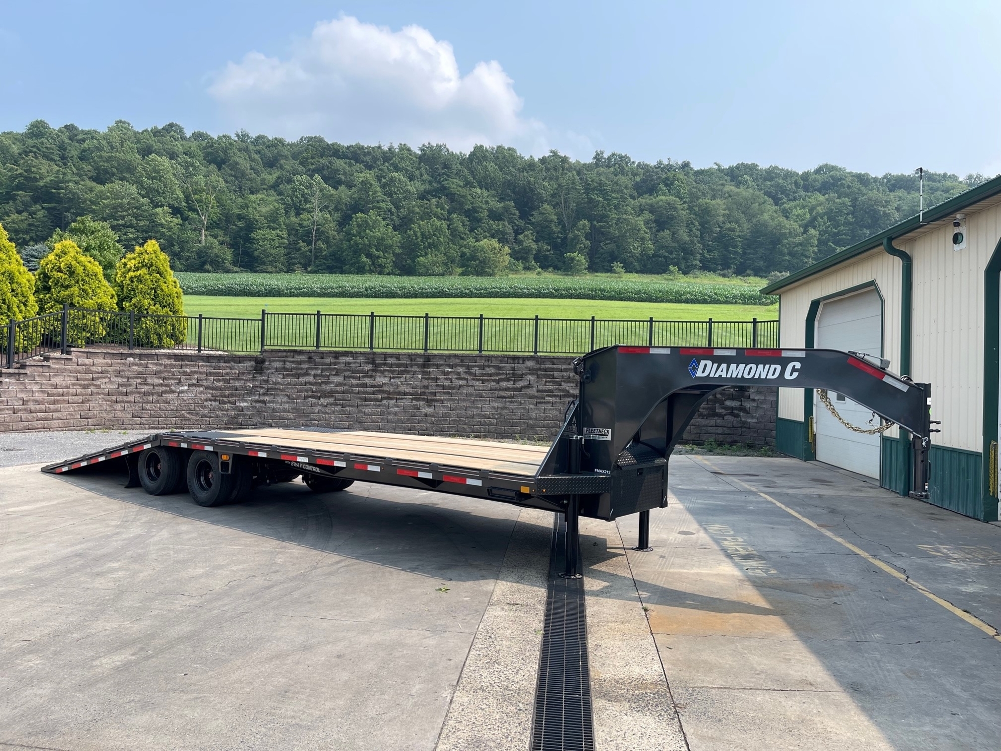 Diamond C Fmax 216 W/ Hyd Dove Pacesetter 32' X 102" Equipment For Sale ...