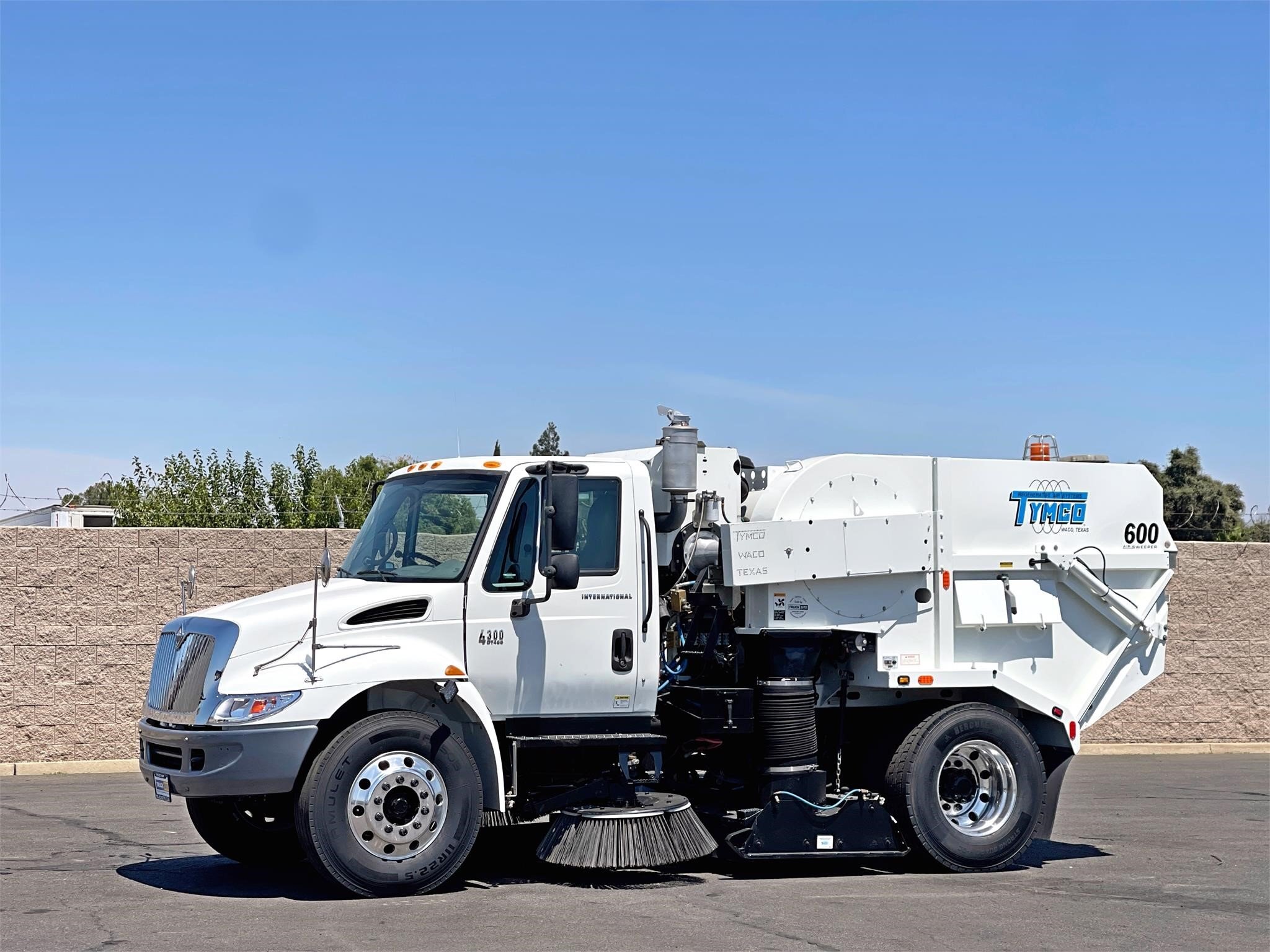 2005 International - Used 2005 INTERNATIONAL Street Sweeper Sacramento, CA