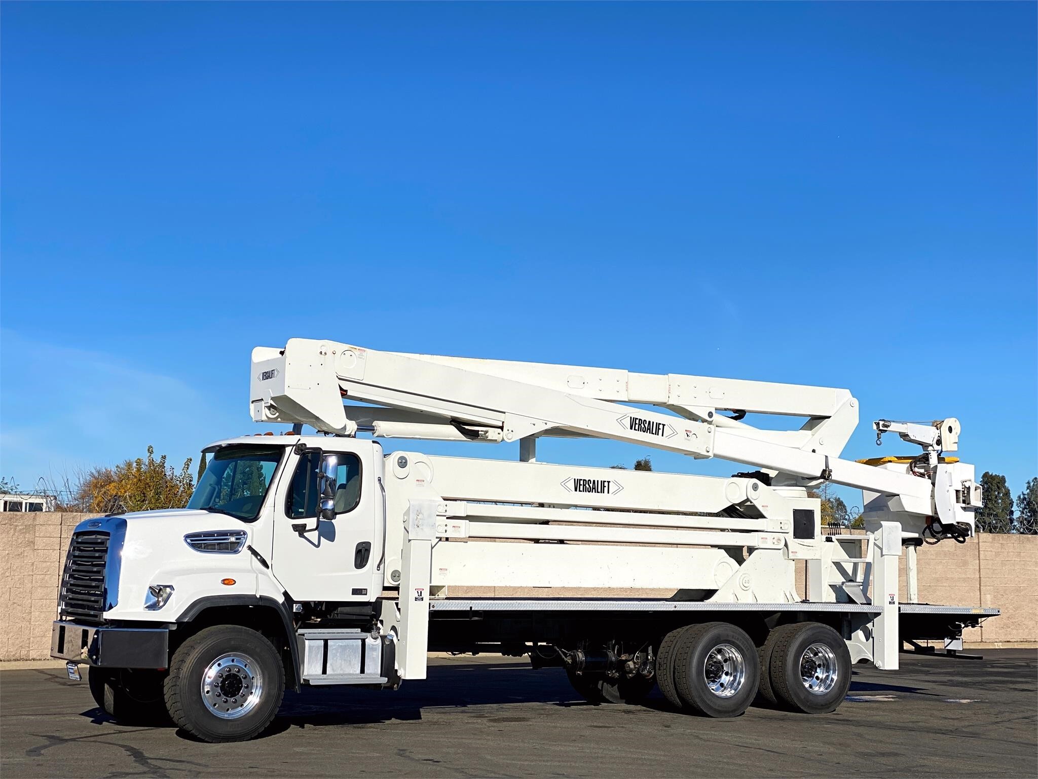2015 Versalift - Used 2015 VERSALIFT Bucket Truck Sacramento, CA