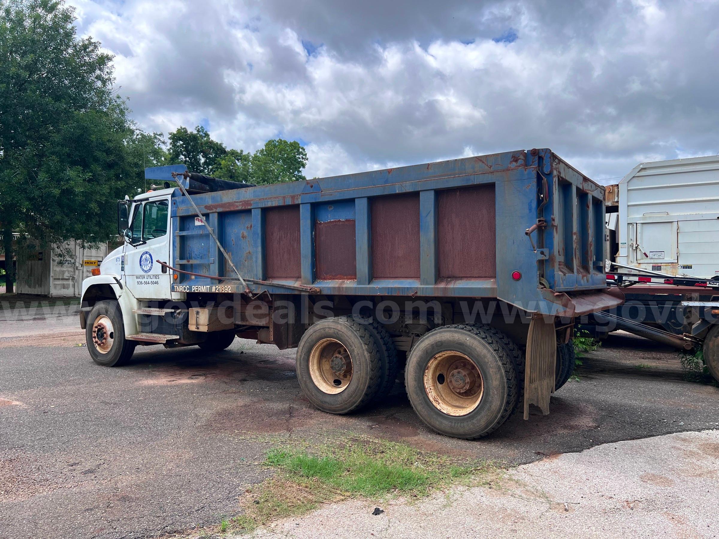 Used 2001 Freightliner FL106 For Sale in Nacogdoches, TX - 5037109753 ...