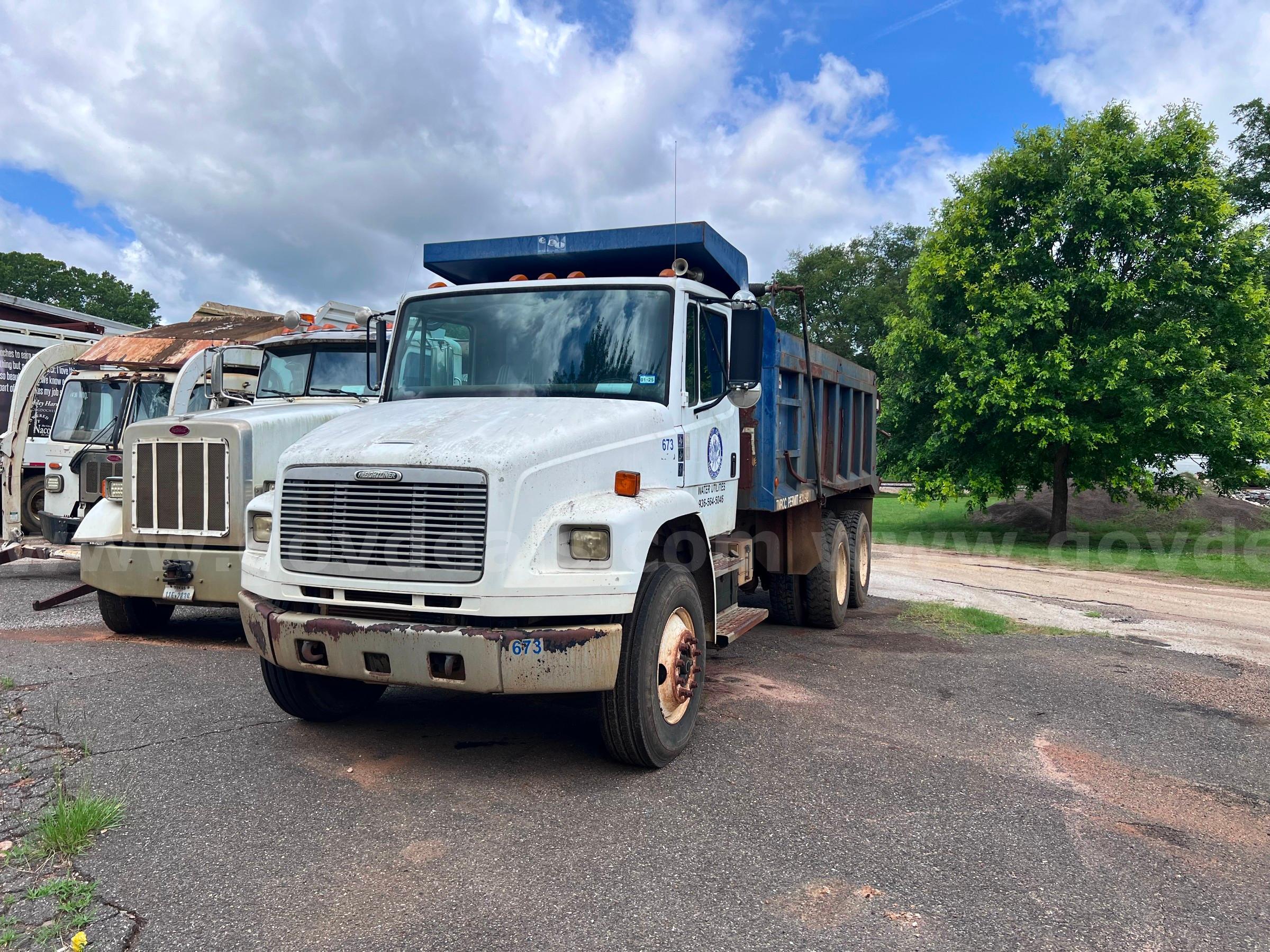 Used 2001 Freightliner FL106 For Sale in Nacogdoches, TX - 5037109753 ...