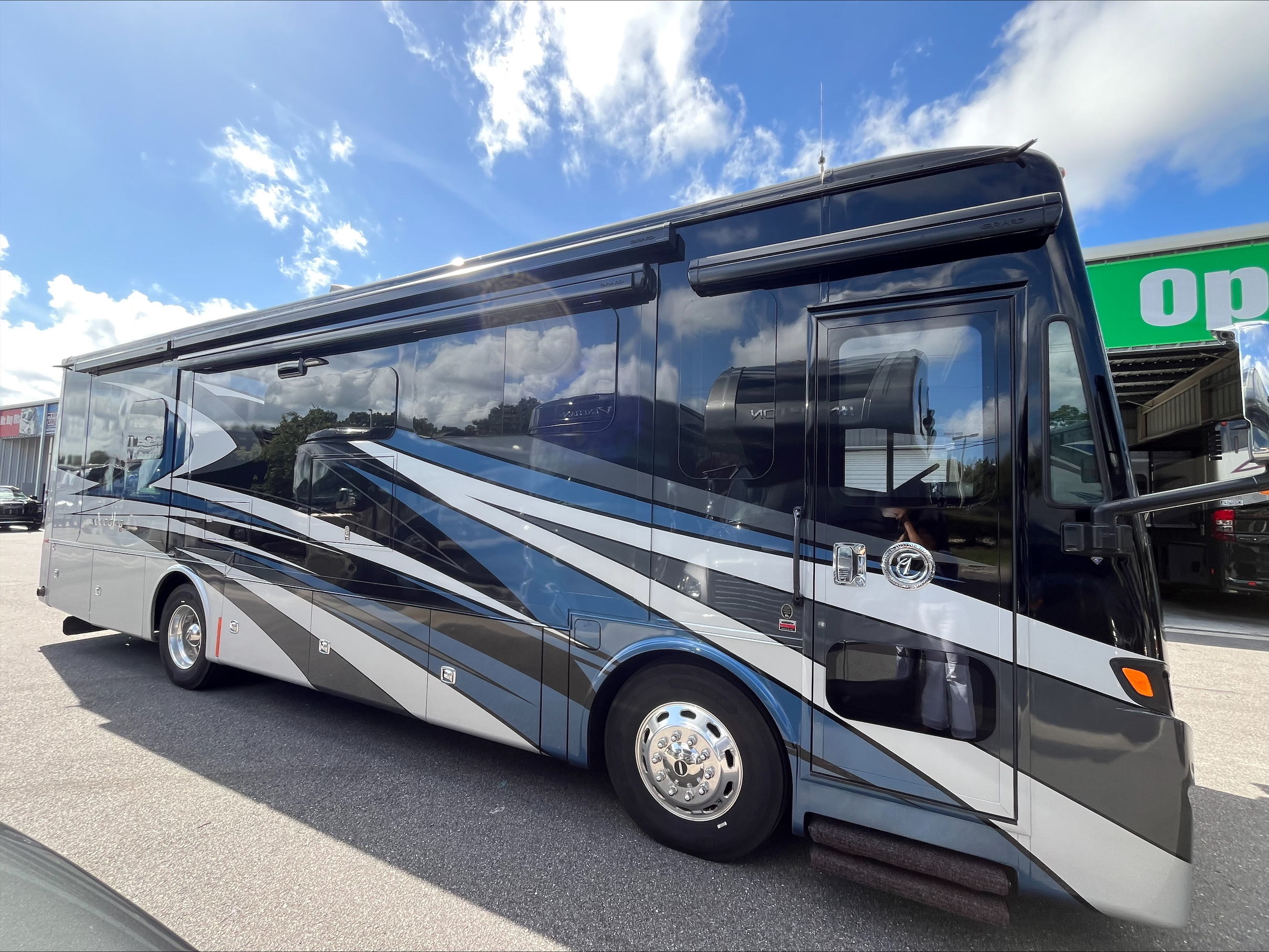 Used Tiffin Motorhomes Allegro Red 33 Aa RVs For Sale near 847 2453, FL ...