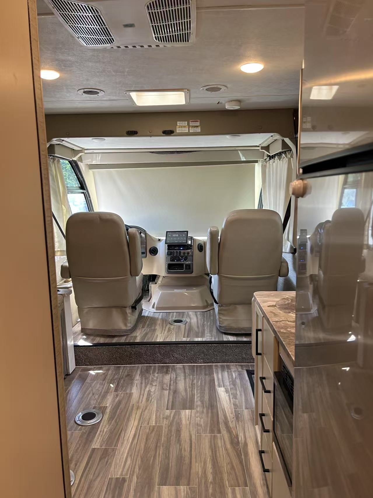 Used 2022 Thor Motor Coach Vegas 24.1 in Staten Island, NY - 5037267690 ...