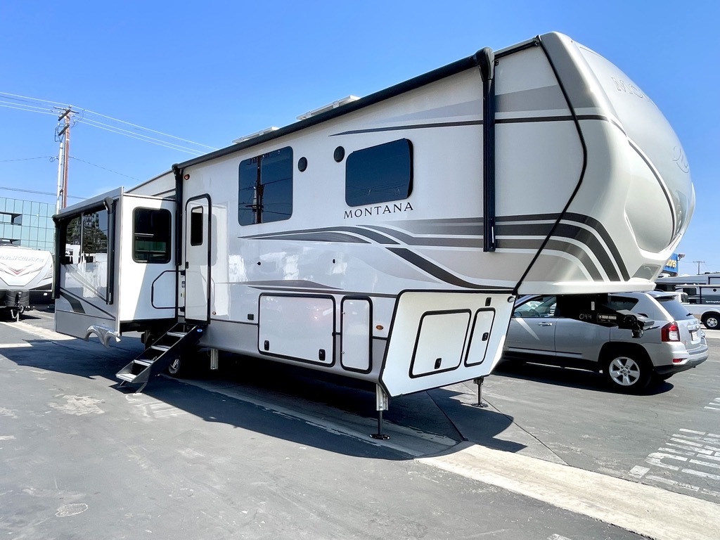 Used 2023 Keystone Montana 3231CK For Sale in Fountain Valley, CA ...