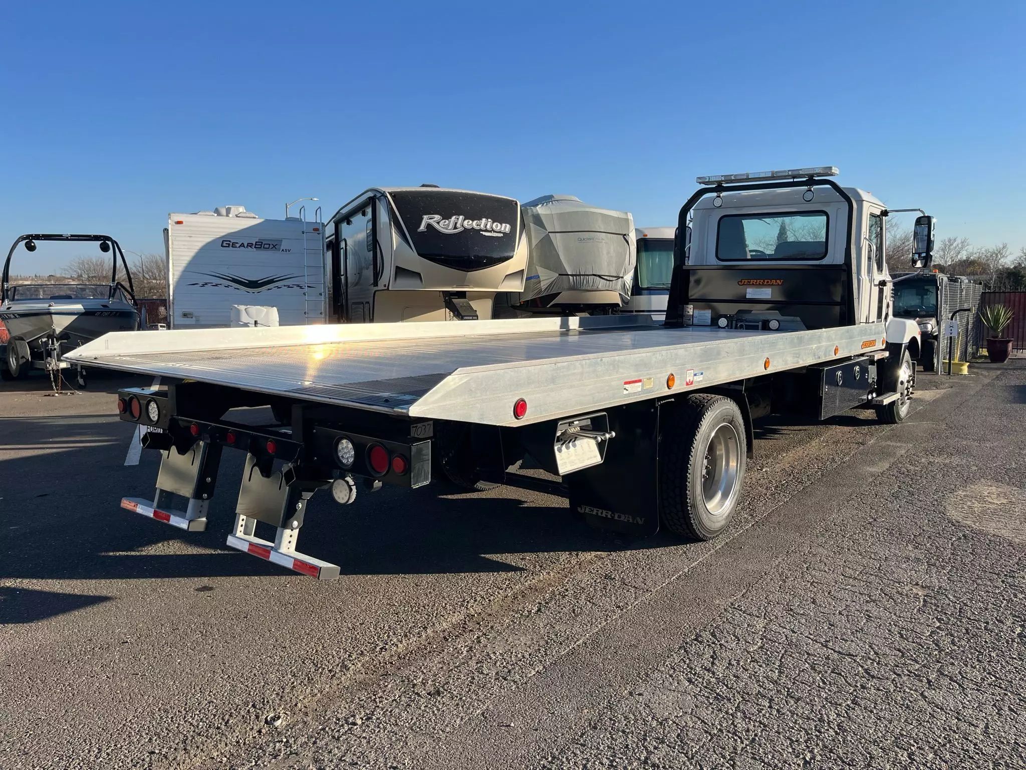 Used 2023 Mack Md6 in Roseville, CA - 5037406111 - Commercial Truck Trader