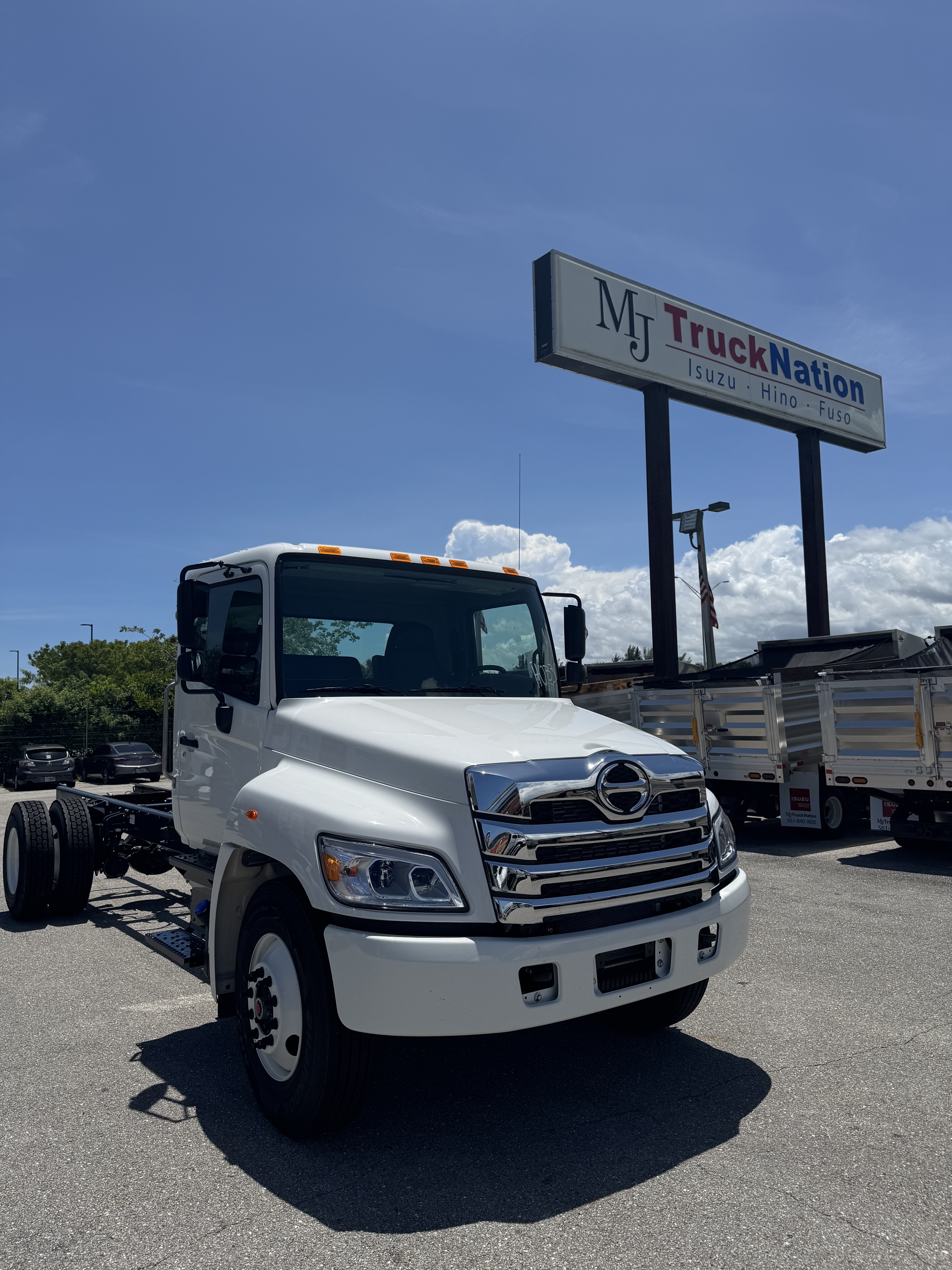 Hino L7 Roll Off Truck,cab Chassis For Sale - Commercial Truck Trader