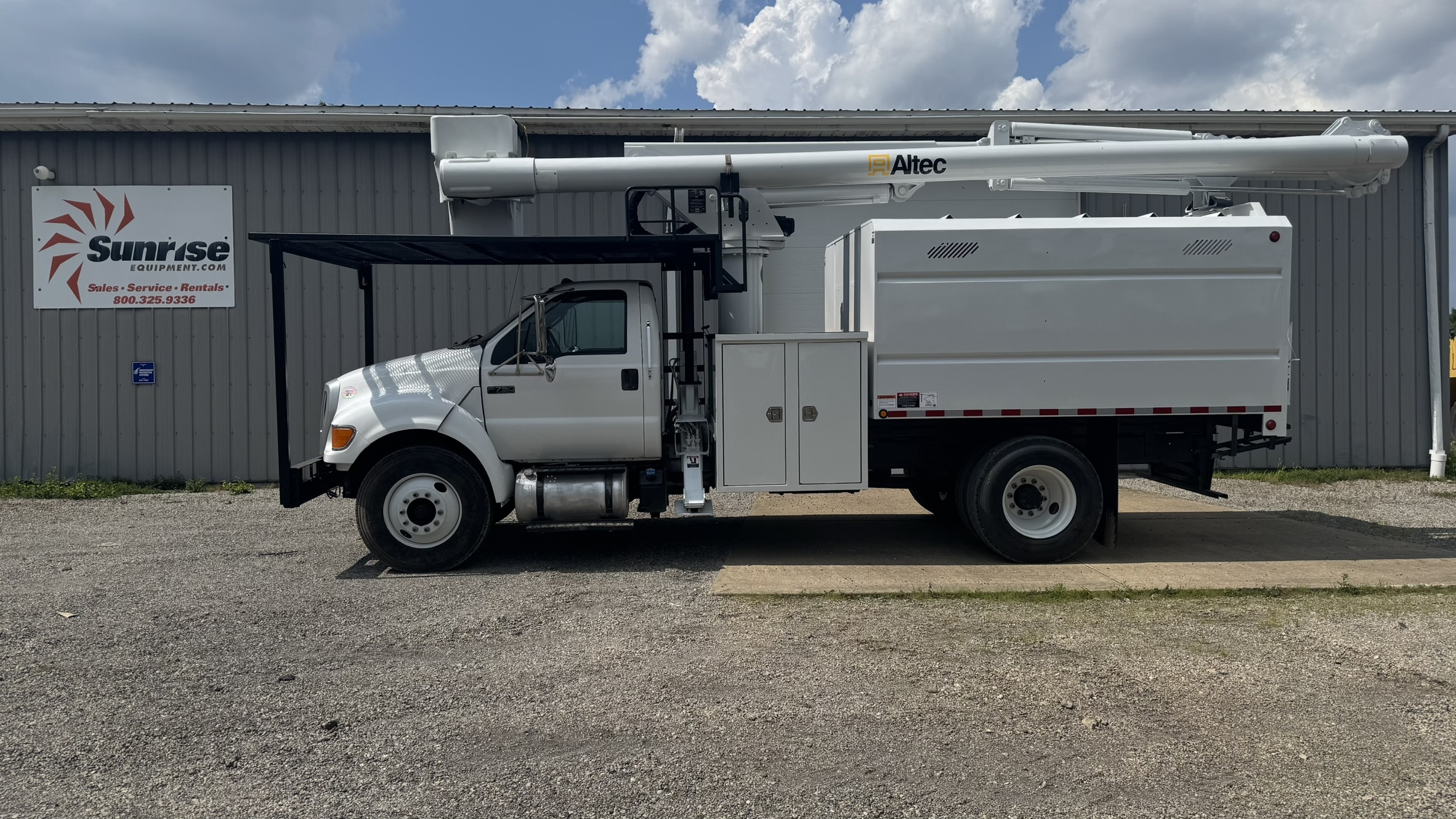 STANDARD Bucket Truck,Batch Plant For Sale - STANDARD - Equipment Trader
