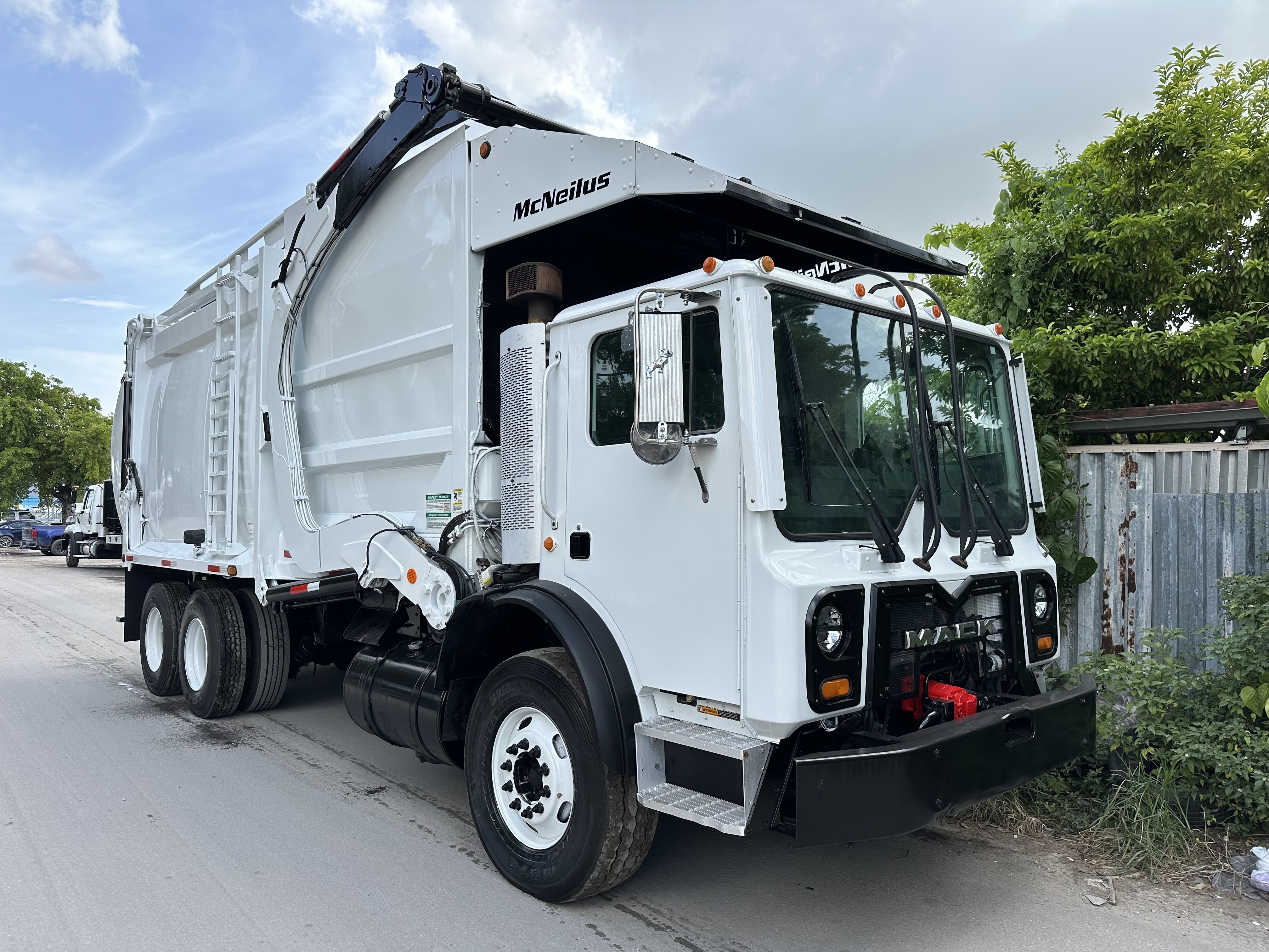 Used 2010 Mack MRU613 For Sale in Miami, FL - 5037636764 - Commercial ...