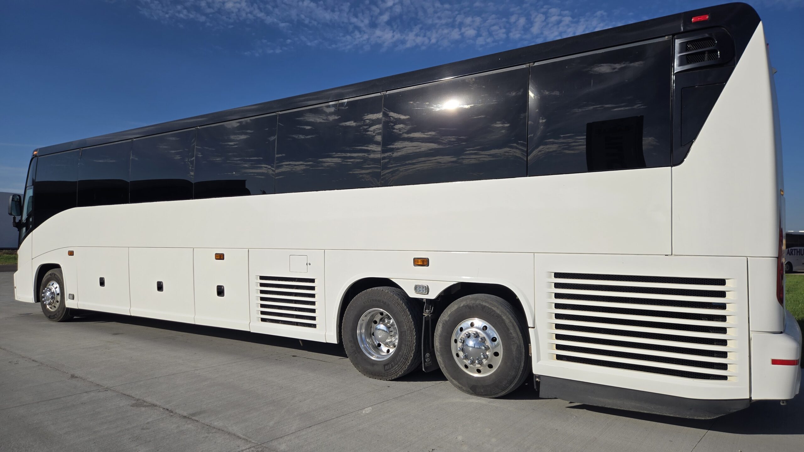 Used 2015 Mci J4500 For Sale in Kearney, NE - 5035838946 - Commercial ...