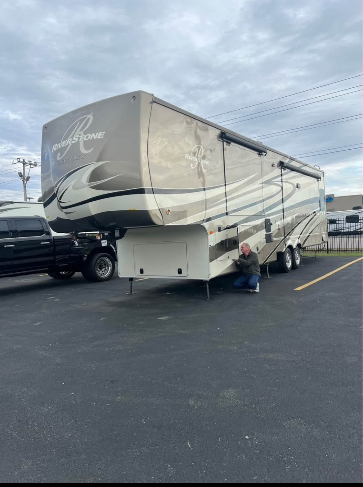 Used 2017 Forest River Riverstone Legacy 38fb in Milford, OH ...
