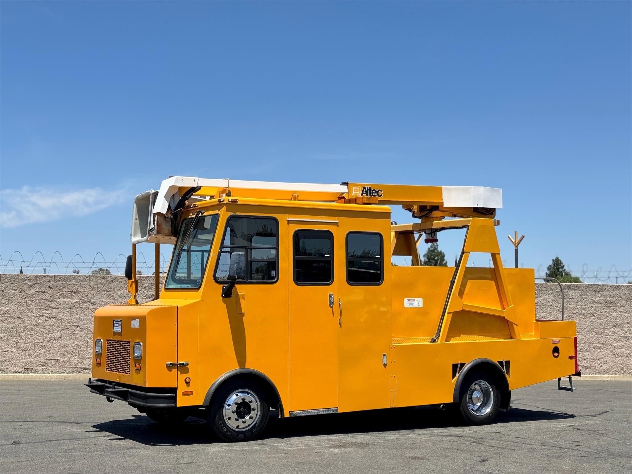 2005 Altec - Used 2005 ALTEC Bucket Truck Sacramento, CA
