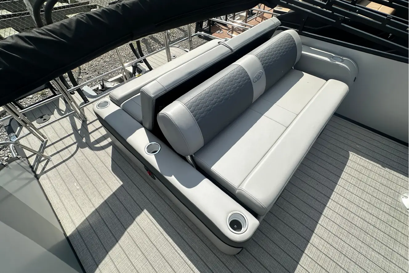 New 2025 Bentley Pontoons 223 Elite Swingback 25’ Swingback Dual ...