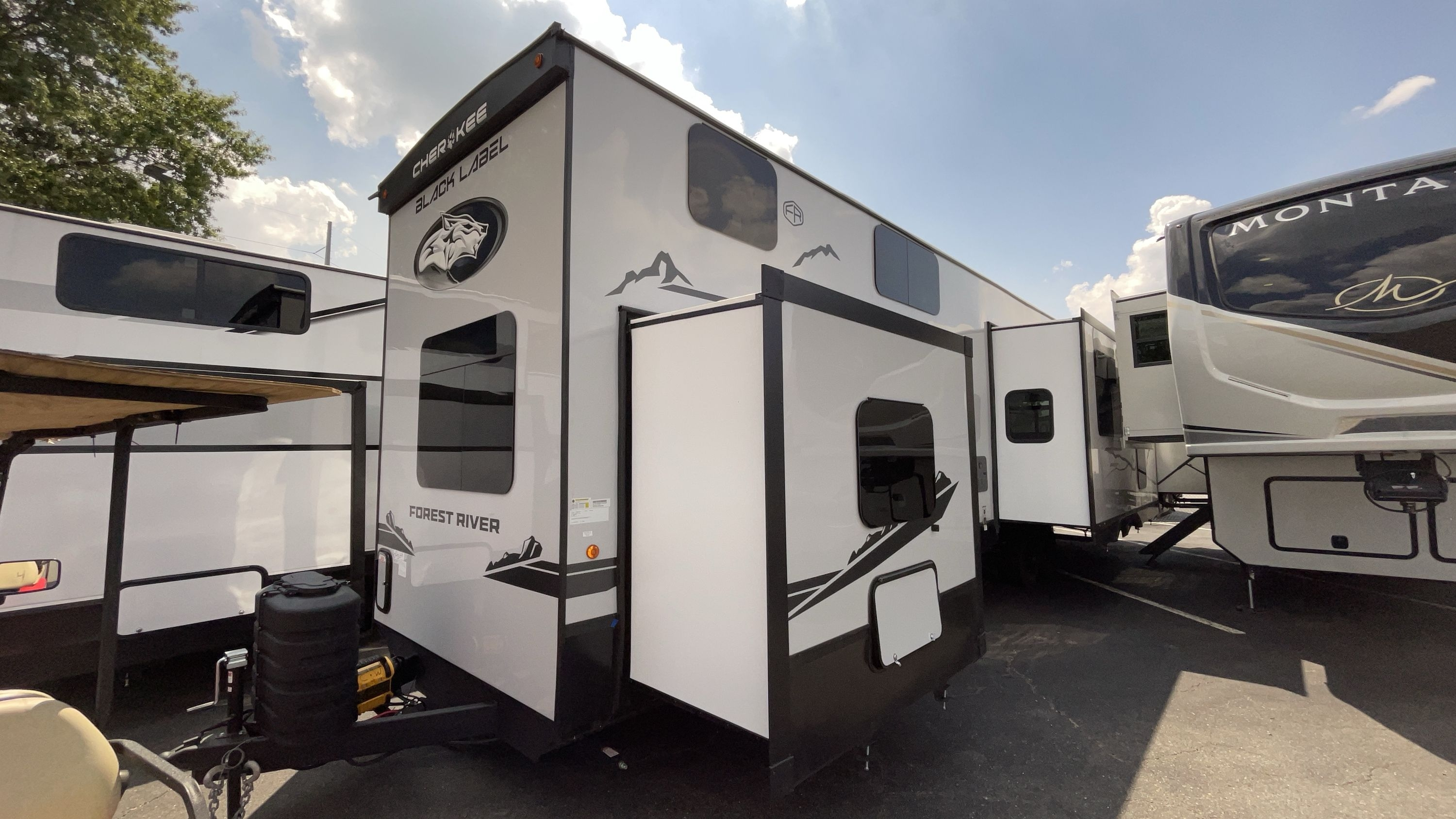 Forest River Cherokee Timberwolf 39ALBL RVs For Sale - RV Trader