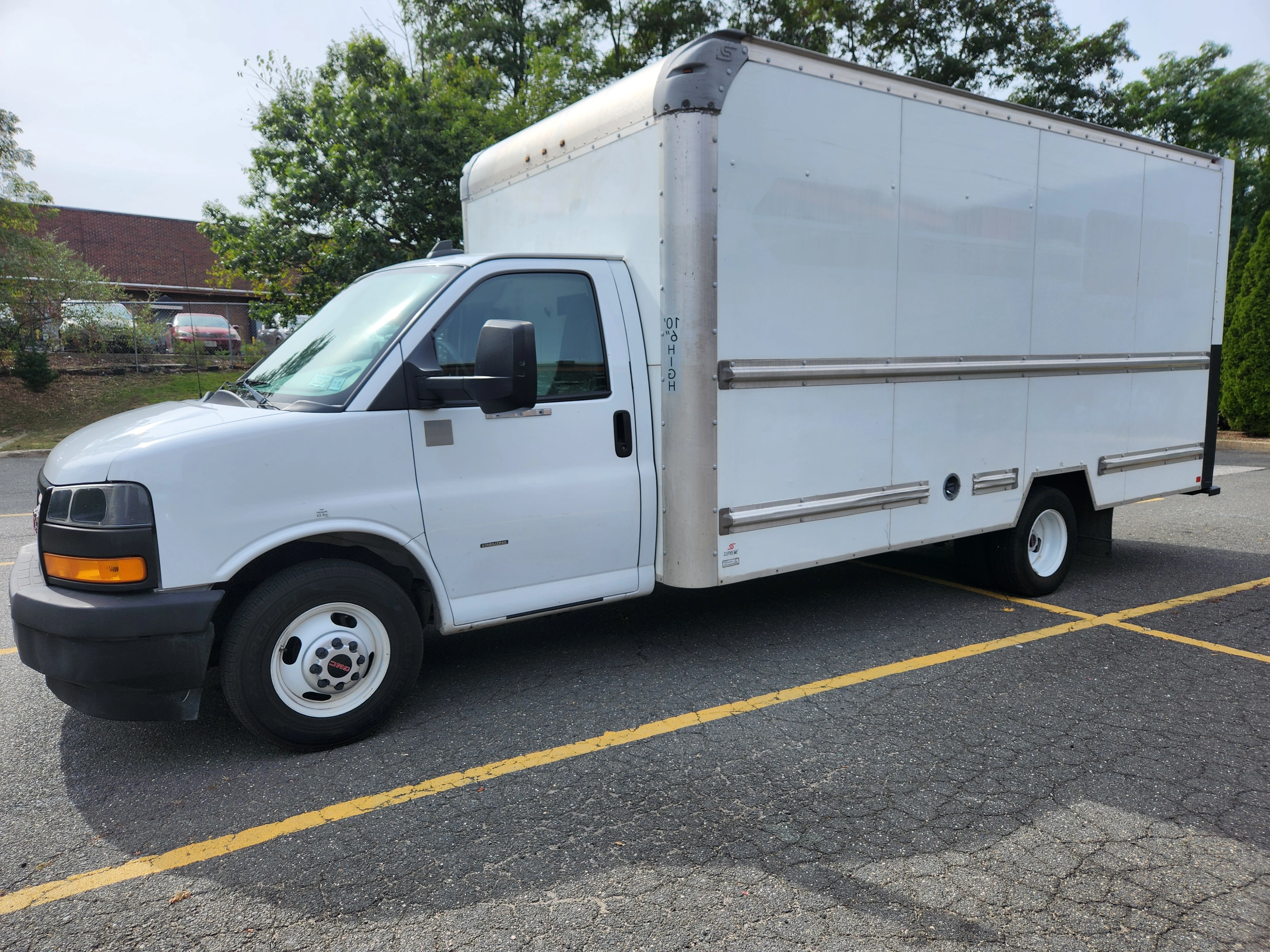 Gmc Savana G3500 Box Truck - Straight Truck For Sale - Commercial Truck ...