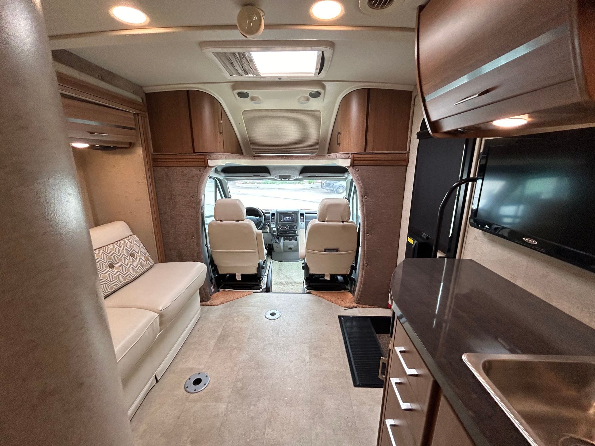 Used 2015 Itasca Navion 24G For Sale in Greenfield, IN - 5036238752 ...