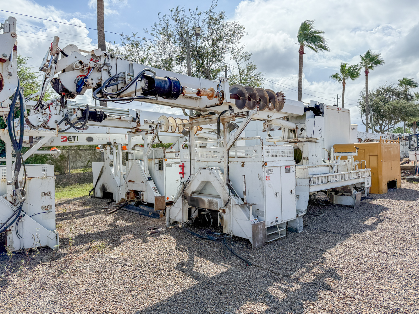 2010 Altec - Used 2010 ALTEC Truck Cranes TX