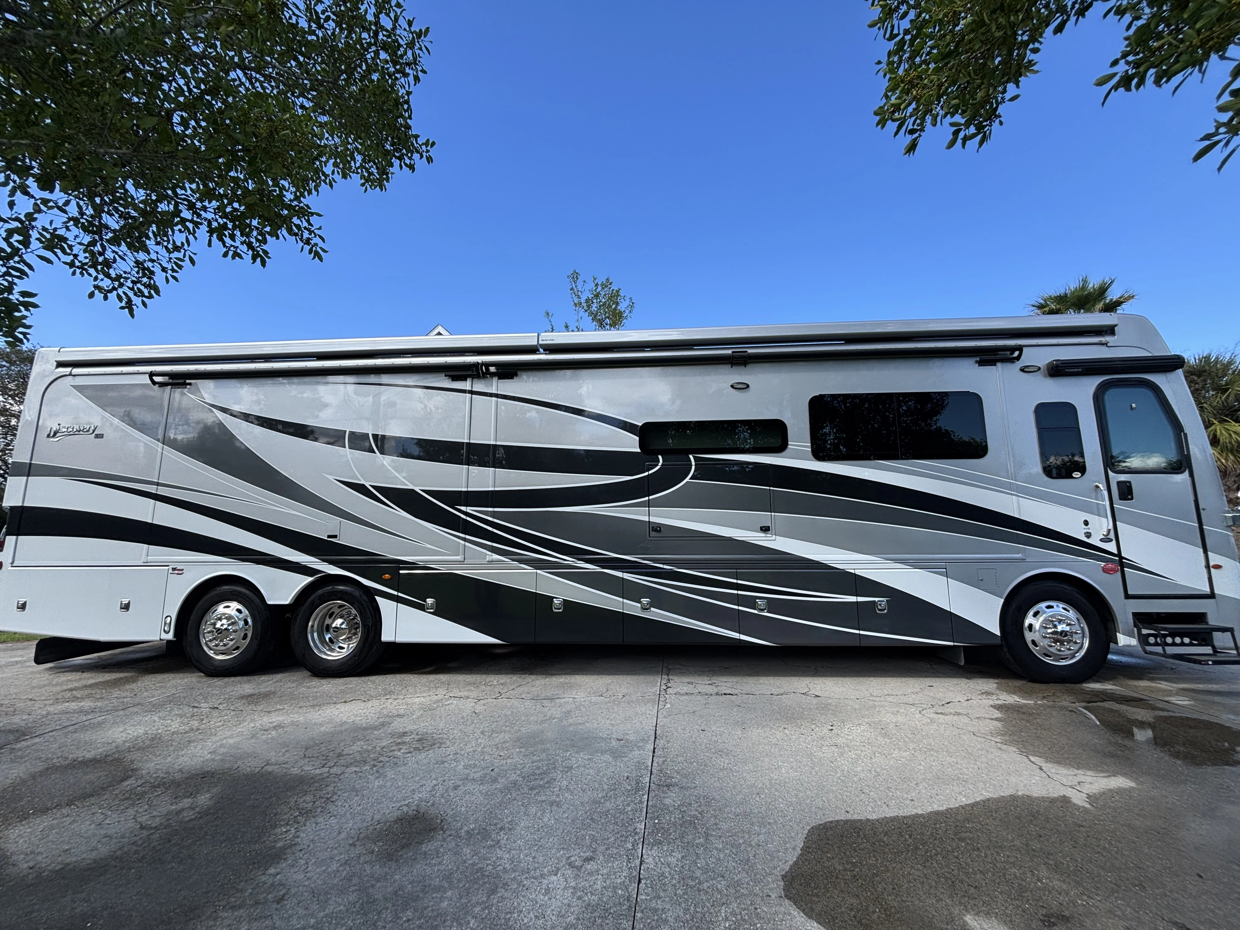 Fleetwood Discovery Lxe 44B RVs For Sale - RV Trader