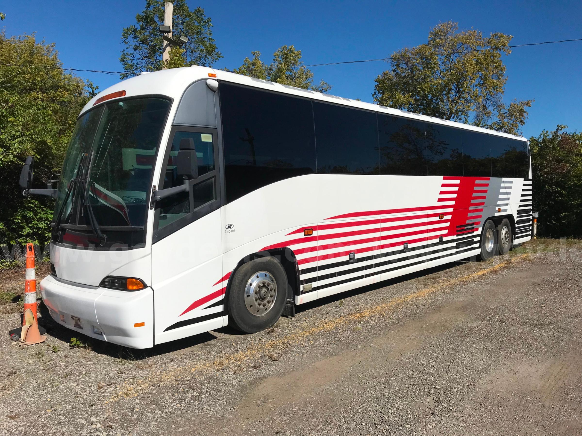 Used 2005 Mci J4500 For Sale in Columbus, OH - 5038305653 - Commercial ...