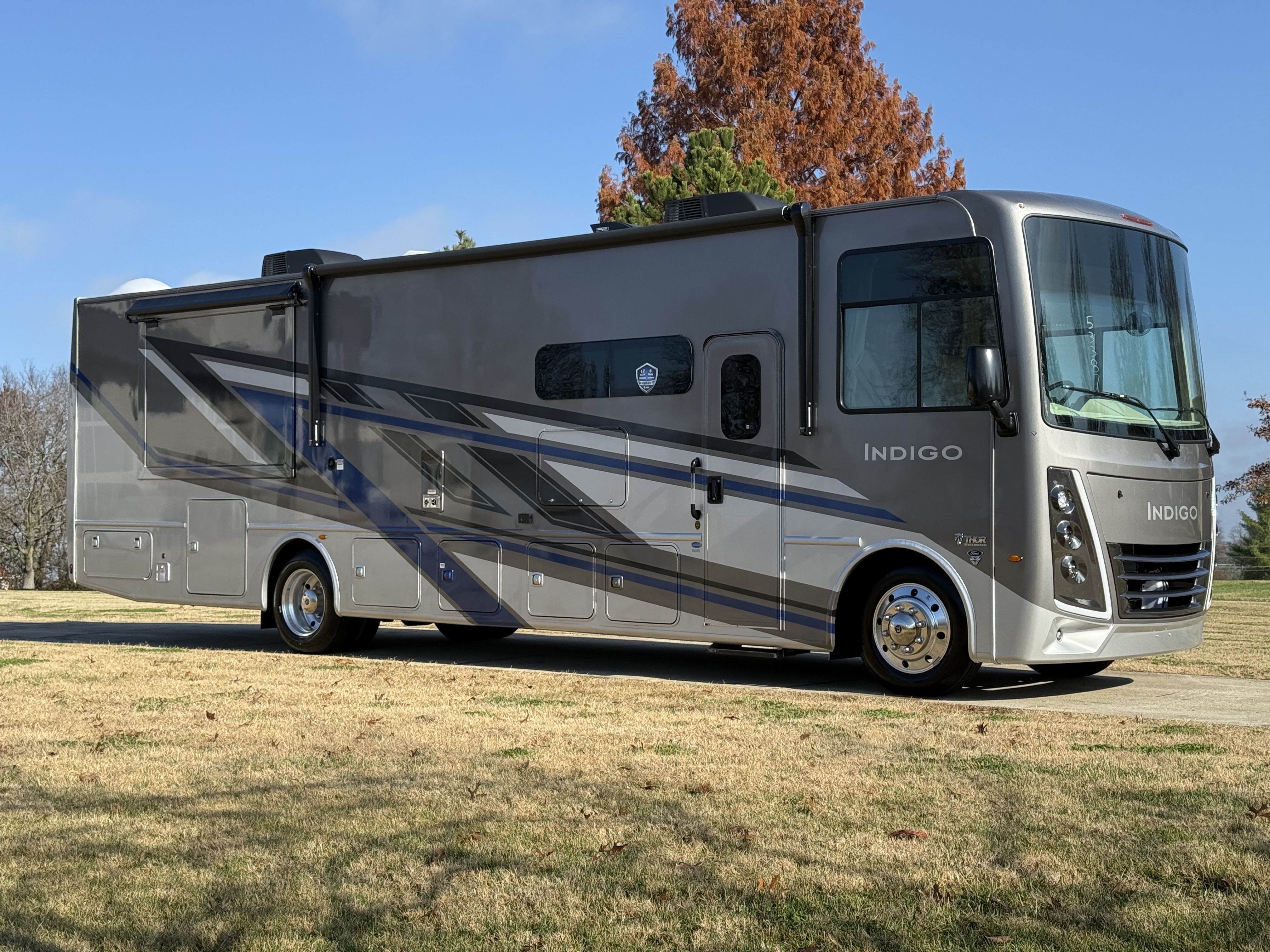 New 2026 Thor Motor Coach Indigo Mountain River Full Body Paint GG35 ...